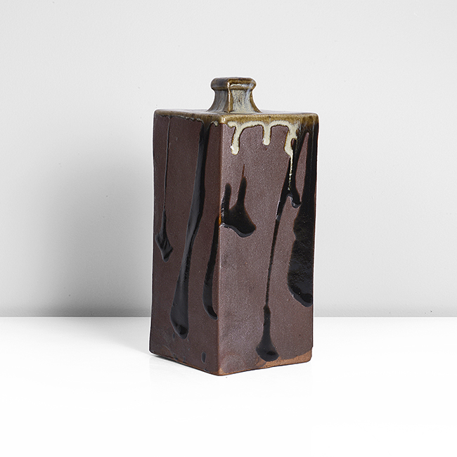 Maak Contemporary Ceramics | Specialist Auctions & Consultancy