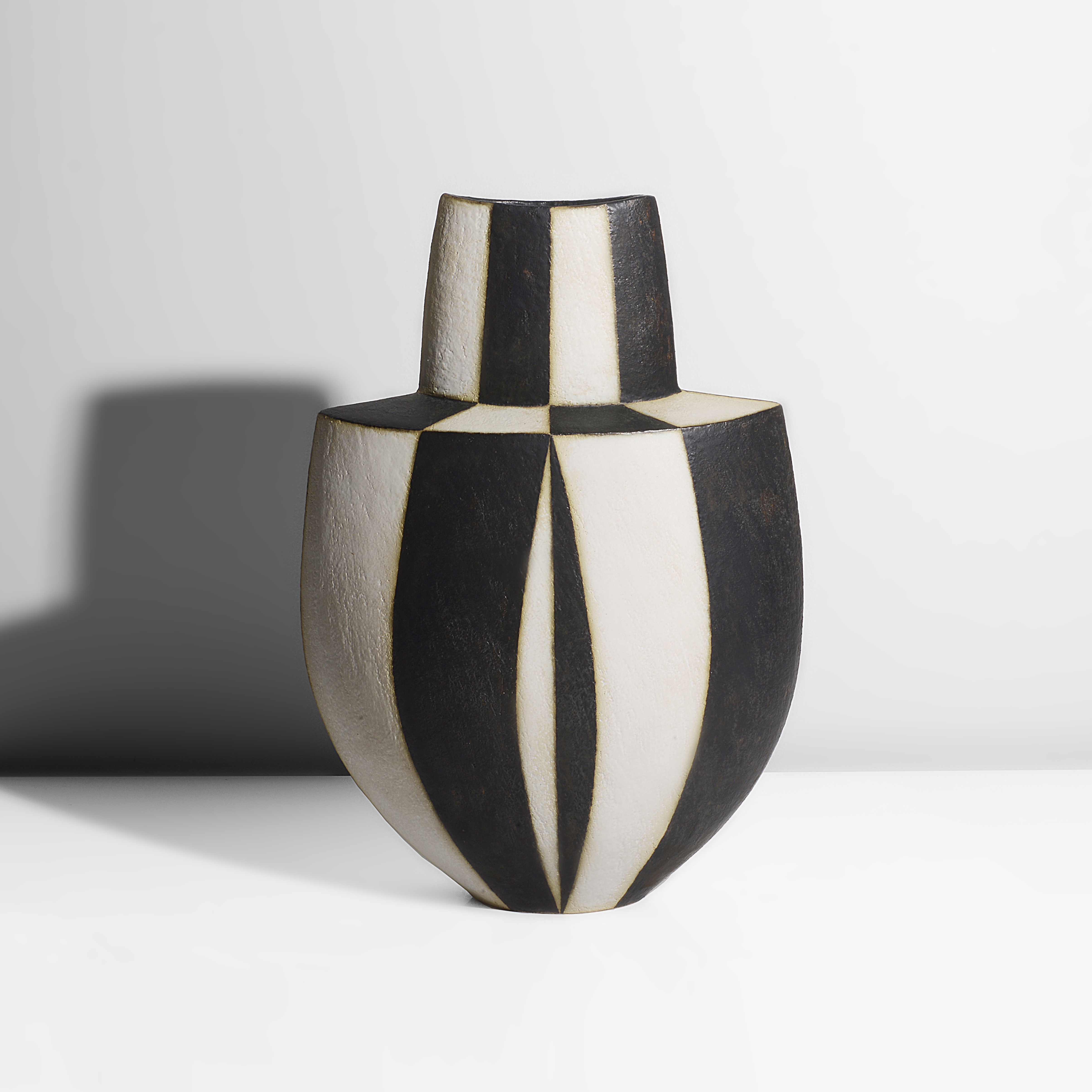 Maak Contemporary Ceramics + Craft | Specialist Auctions & Consultancy